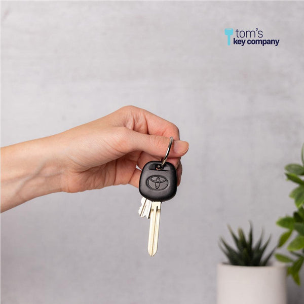 Toyota Logo "G" Chip Transponder Key for Select Toyota and Scion