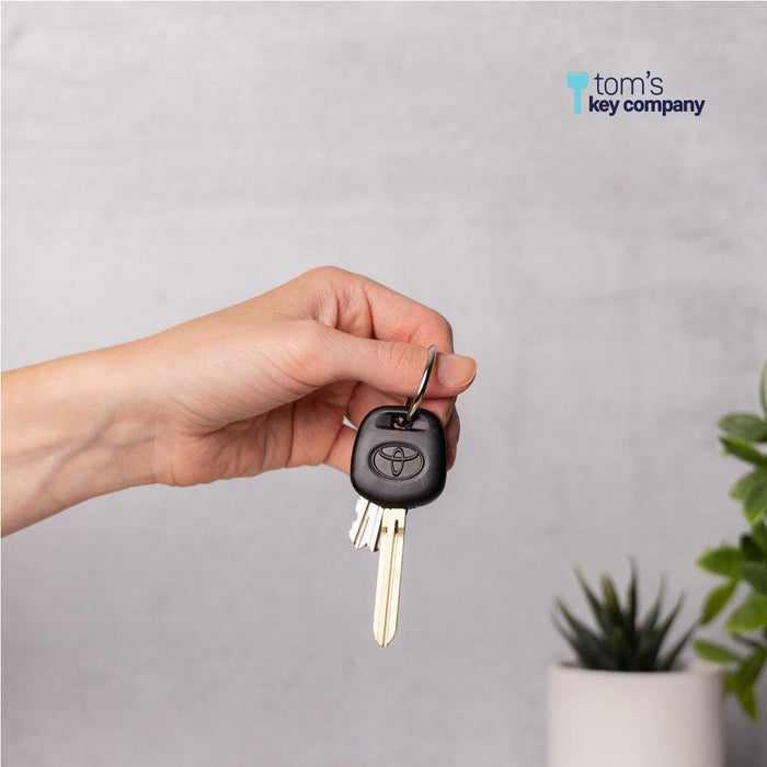 Toyota Logo "G" Chip Transponder Key for Select Toyota and Scion